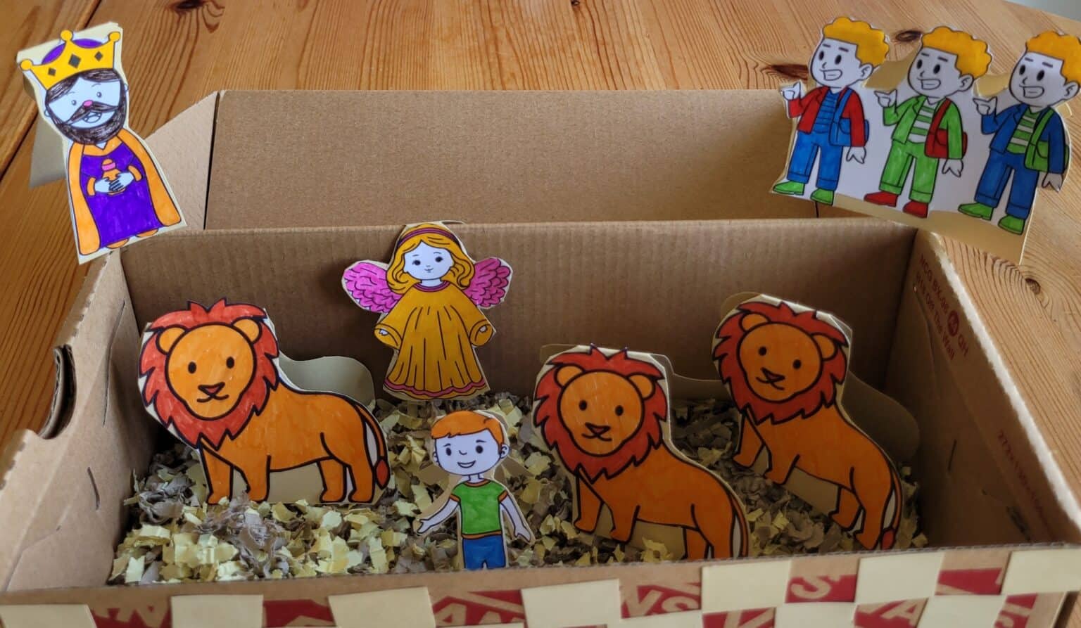 Daniel and the Lions Den Sunday School Lesson [Free Resources]